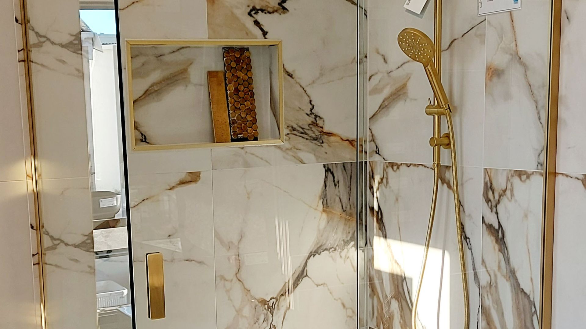 Aurous Calacatta Matt 600x600 » Tile Warehouse